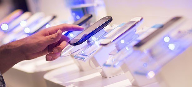 What To Consider When Choosing A Mobile Phone - TopTut.com