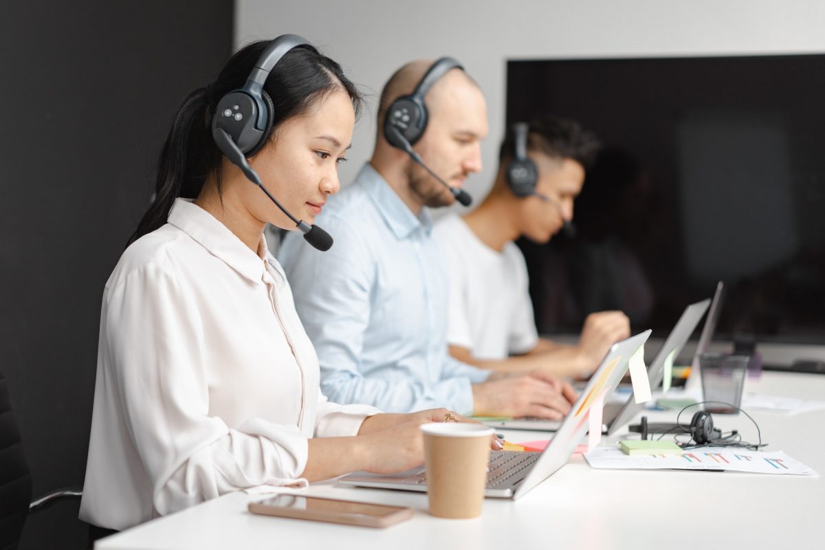 3 Ways To Keep Call Center Agents Motivated - T