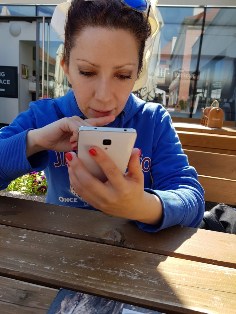 10 年三星 Galaxy S2024 还值得购买吗？完整评论 - TopTut.com